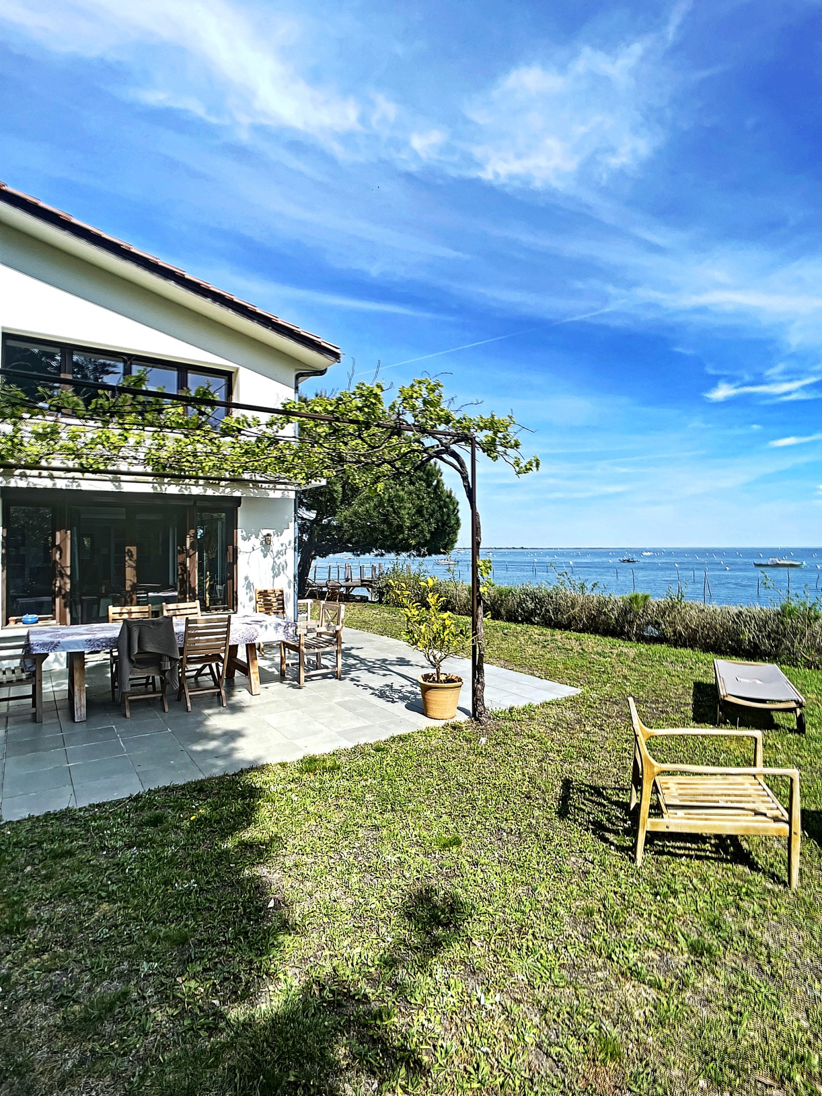 Maison première ligne avec accès plage et ponton privatif | Biens à la ...
