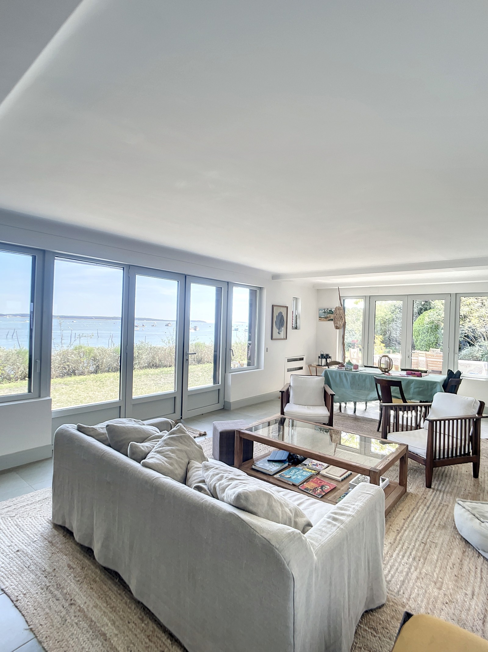 Maison première ligne avec accès plage et ponton privatif | Biens à la ...